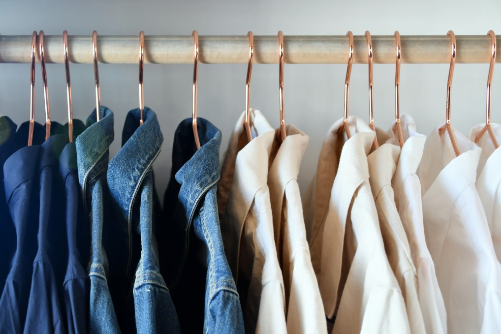 Comment bien ranger ses chemises dans une valise